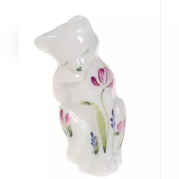 Fenton | Accents | Vintage Fenton Milk Glass Grooming Cat Figurine ...